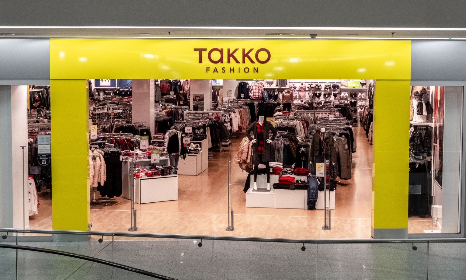TAKKO FASHION | Bondy